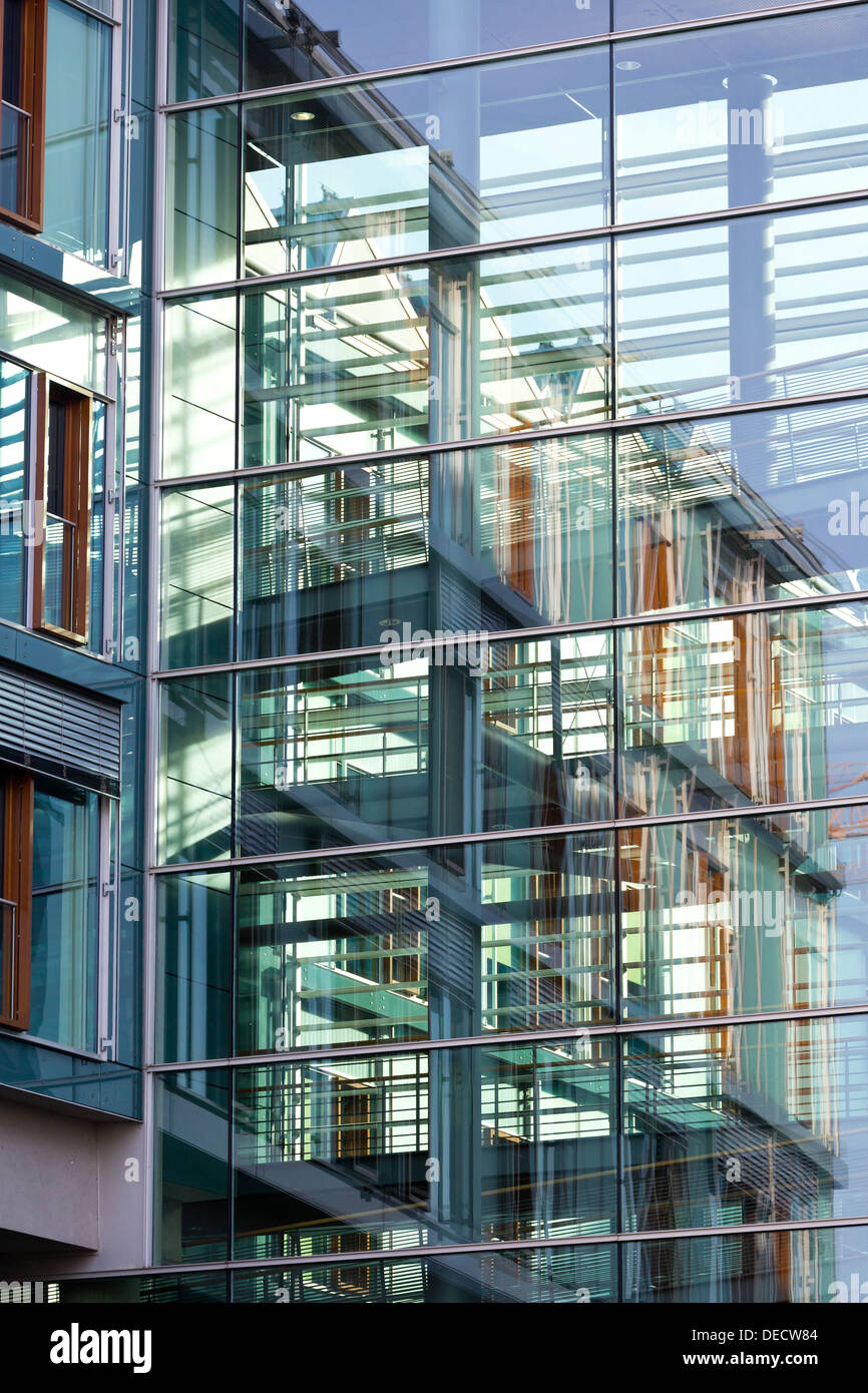 Glass facade architecture hi-res stock photography and images - Alamy
