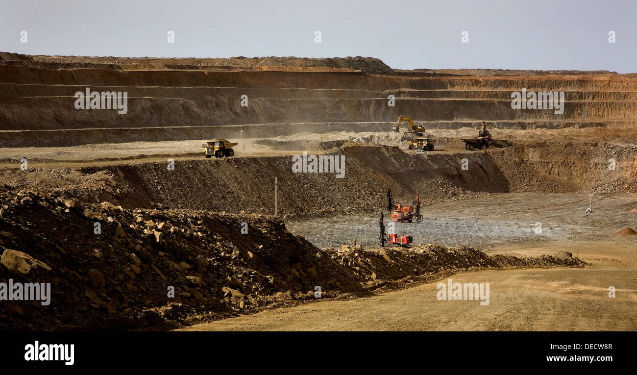 Drilling holes for blasting hi-res stock photography and images - Alamy