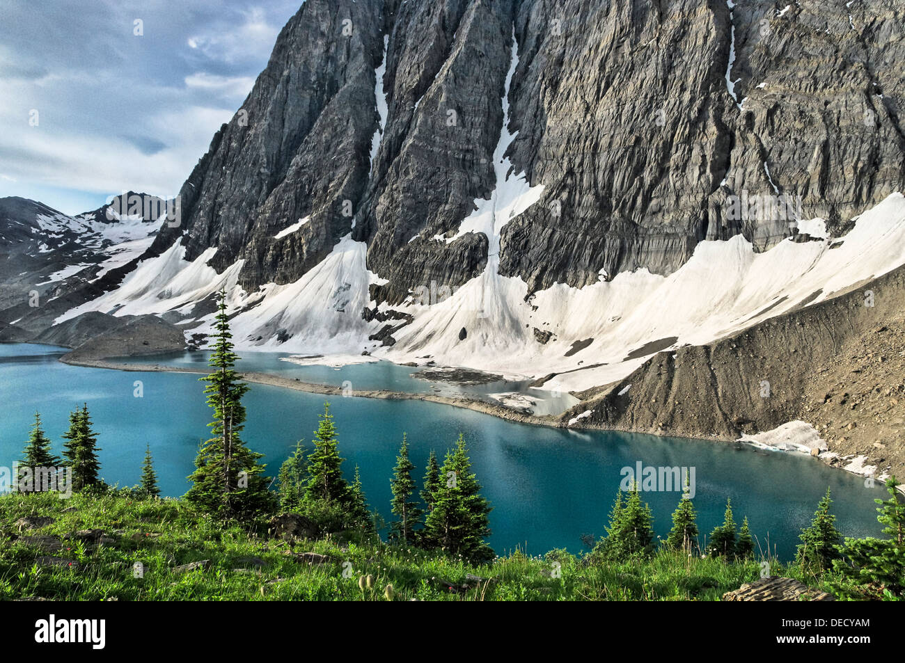 Floe lake hi-res stock photography and images - Alamy