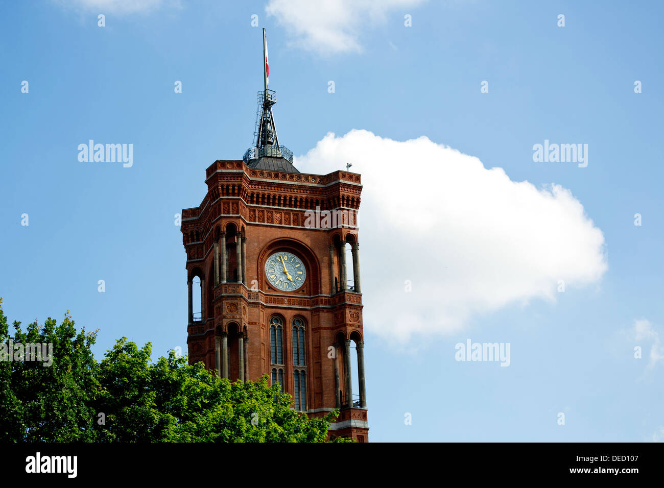 Townhall tower hi-res stock photography and images - Alamy