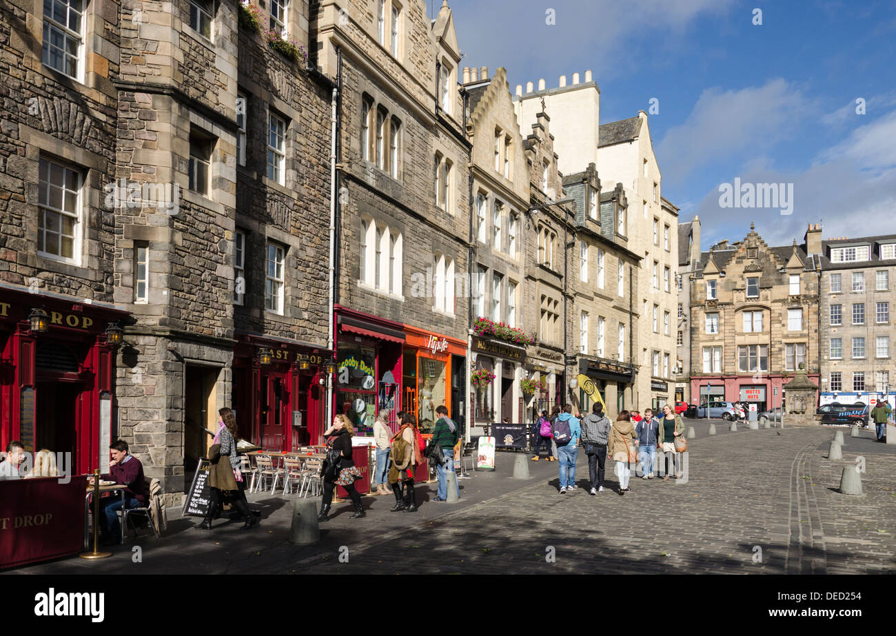 A sunny day in the Grassmarket, Edinburgh Stock Photo: 60523376 - Alamy