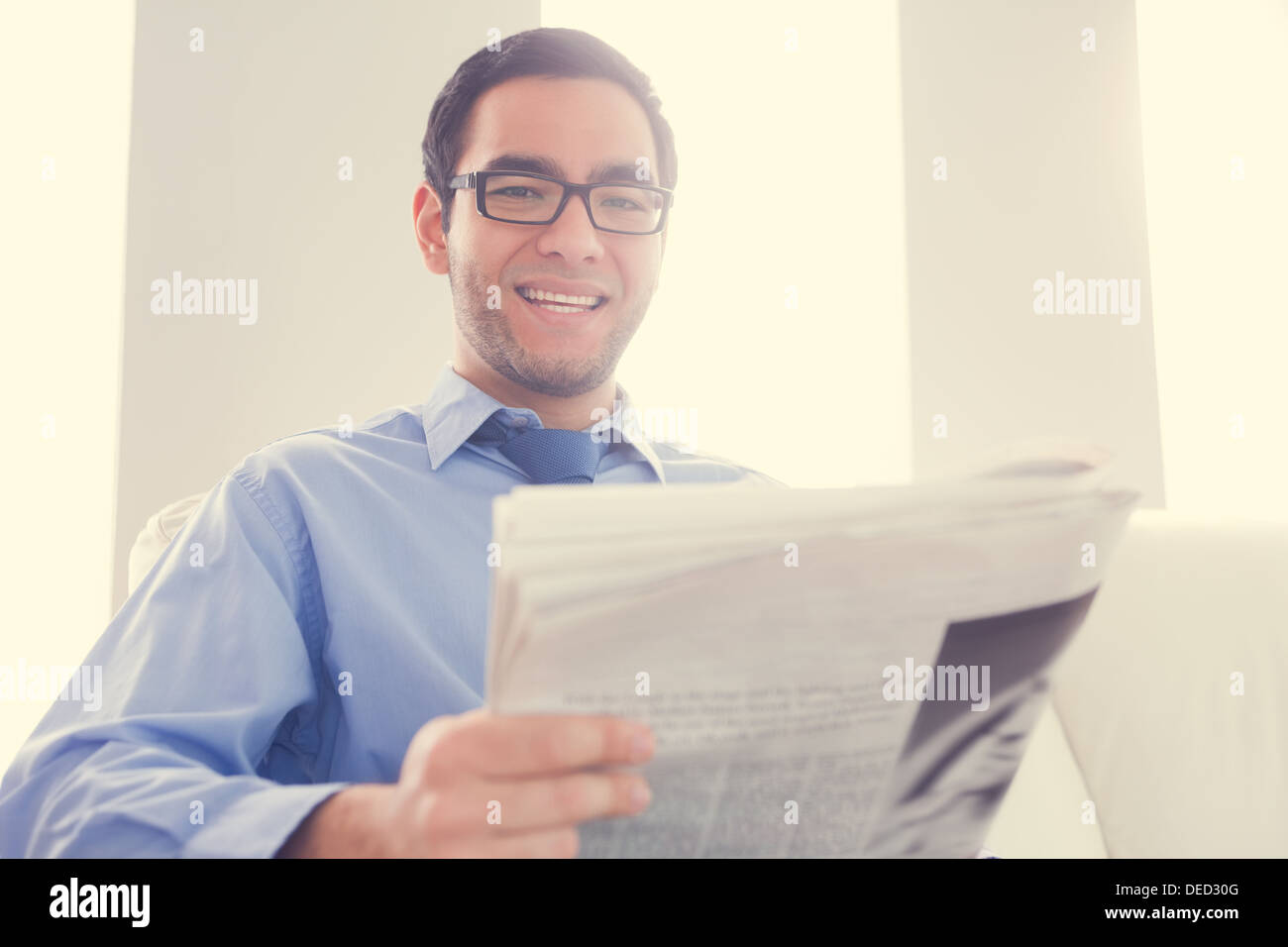 Man holding a newspaper hi-res stock photography and images - Alamy