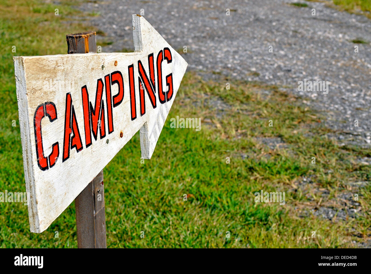 Camping road sign hi-res stock photography and images - Alamy