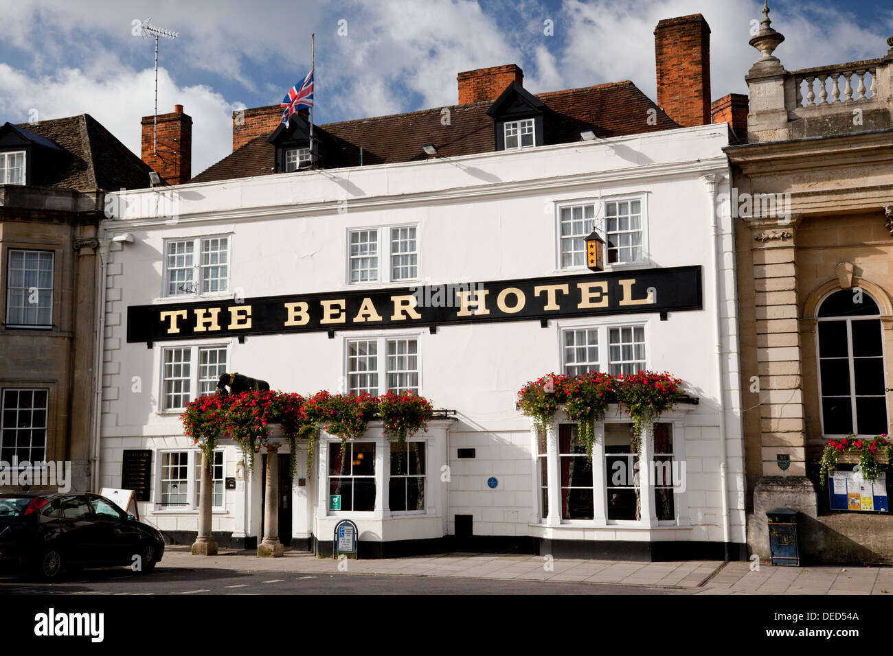 White bear pub hi-res stock photography and images - Alamy