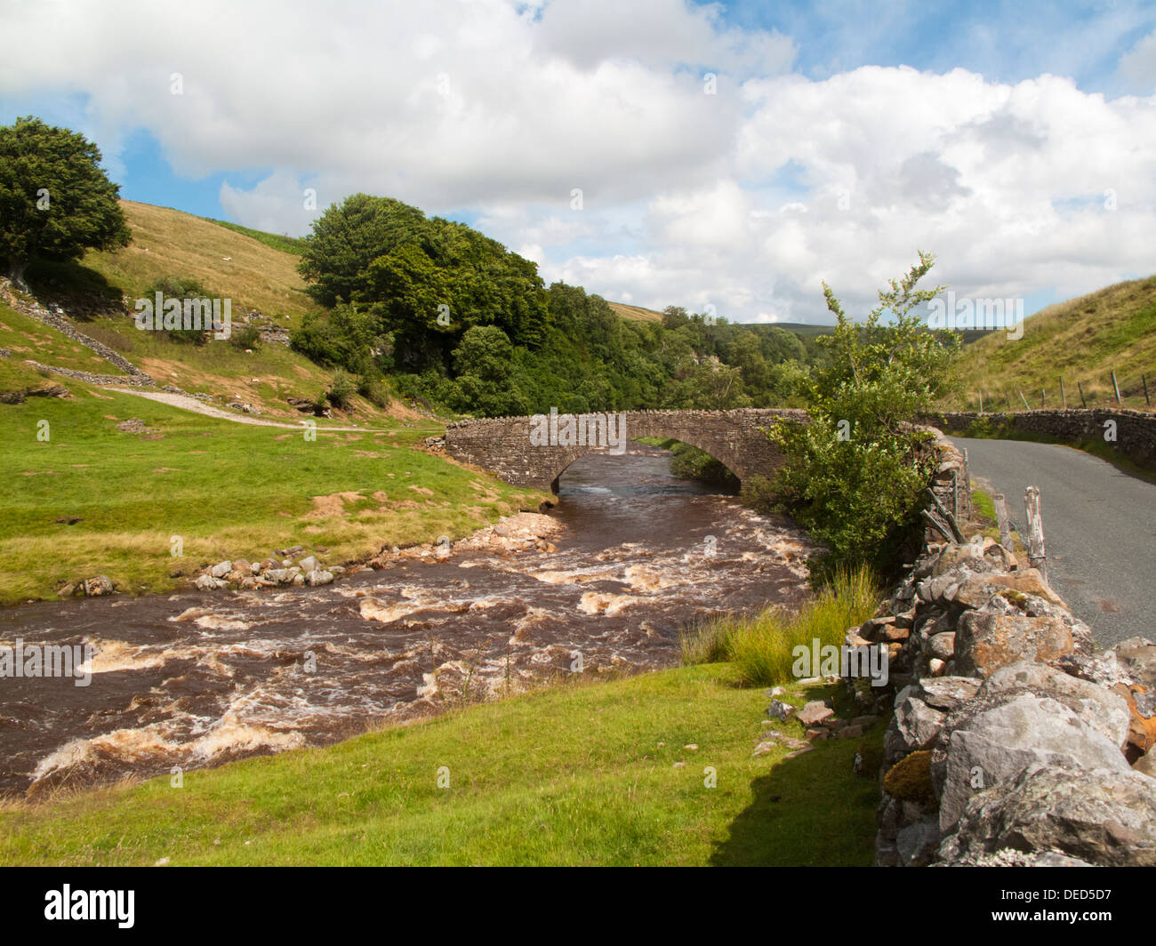 Low Bridge, with River Swale in spate Stock Photo - Alamy