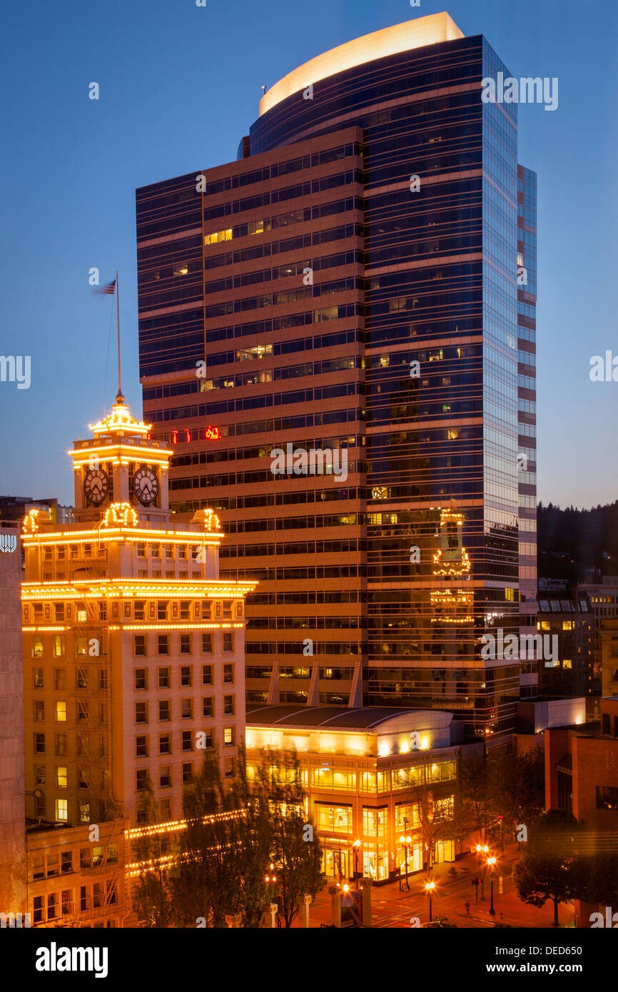 Twilight over the buildings of downtown Portland Oregon, USA Stock ...