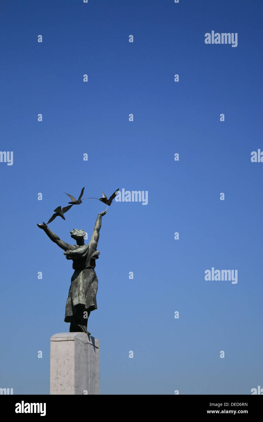 Electricity statue hi-res stock photography and images - Alamy