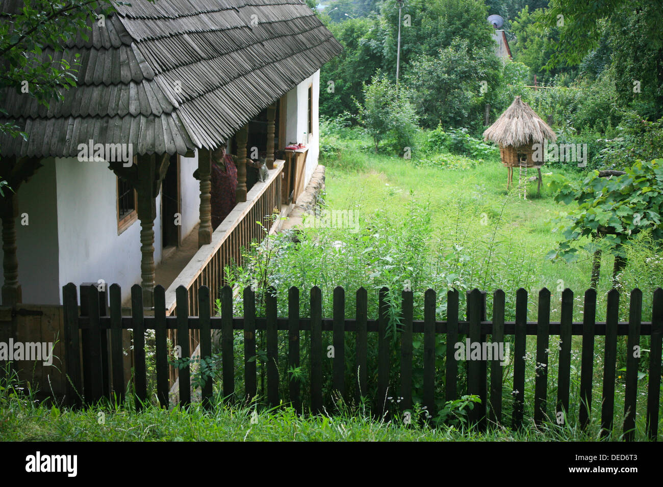 Baba yaga house on chicken legs hi-res stock photography and images - Alamy
