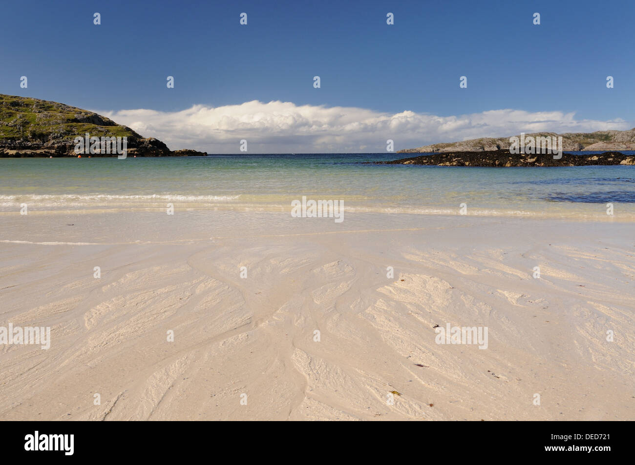 Patterns in the white sands of Achmelvich Beach, Assynt, Sutherland ...