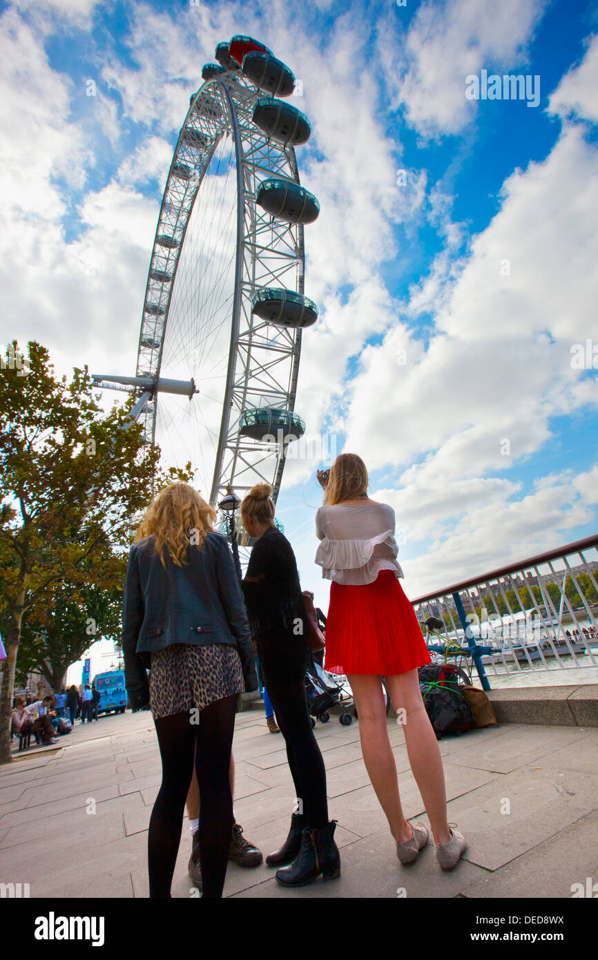 London taxi rear view hi-res stock photography and images - Alamy