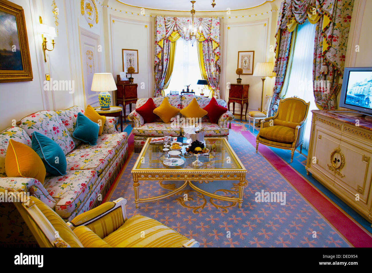 Ritz hotel london interior hi-res stock photography and images - Alamy