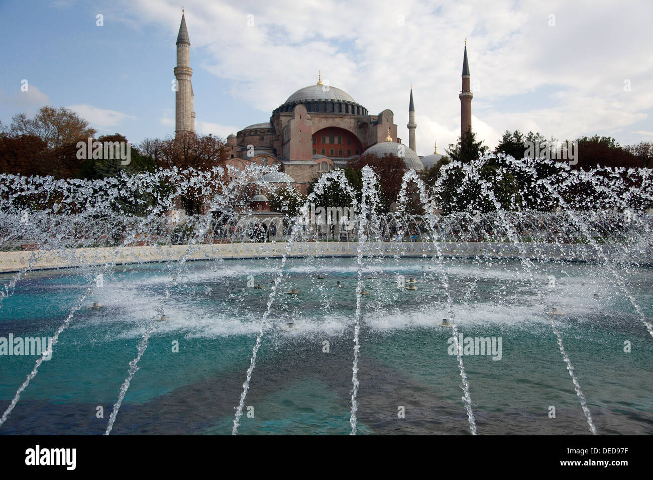 The famous Blue Mosque in the Sultanahmet area of Istanbul, Turkey ...