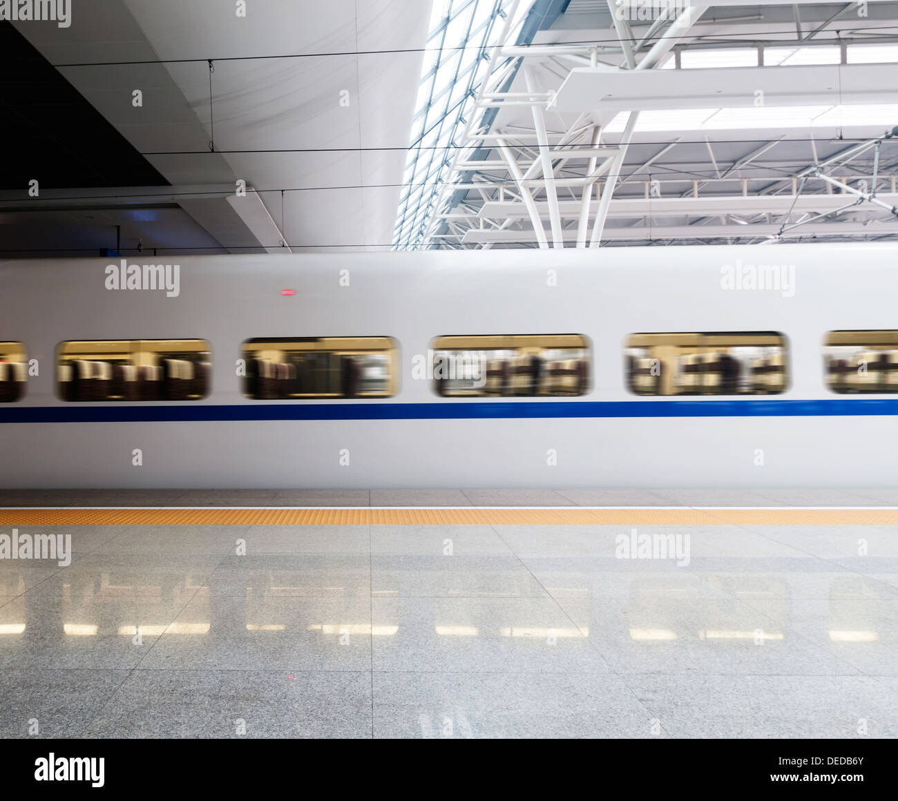 Futuristic high speed train hi-res stock photography and images - Alamy