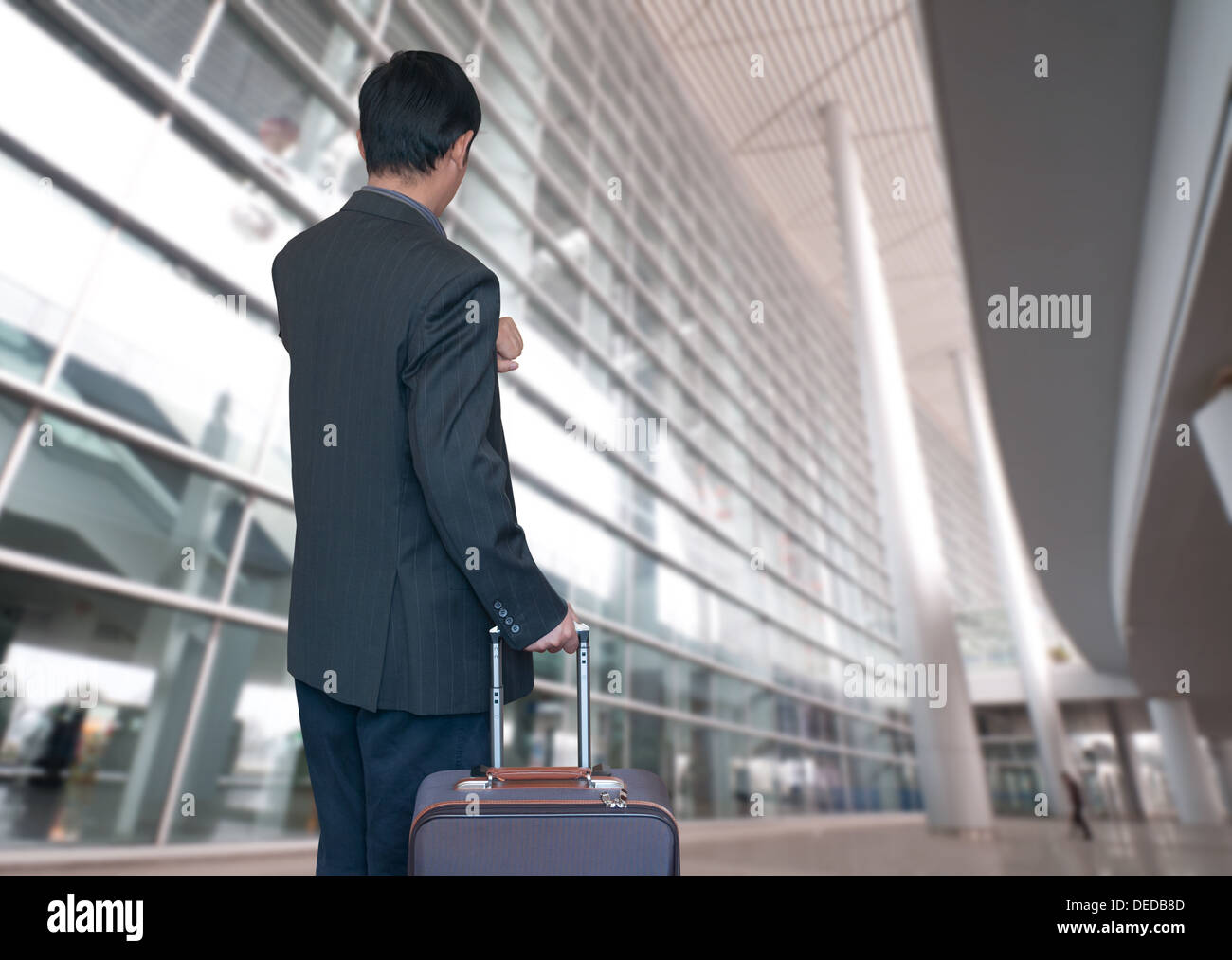 Business man at airport Stock Photo - Alamy