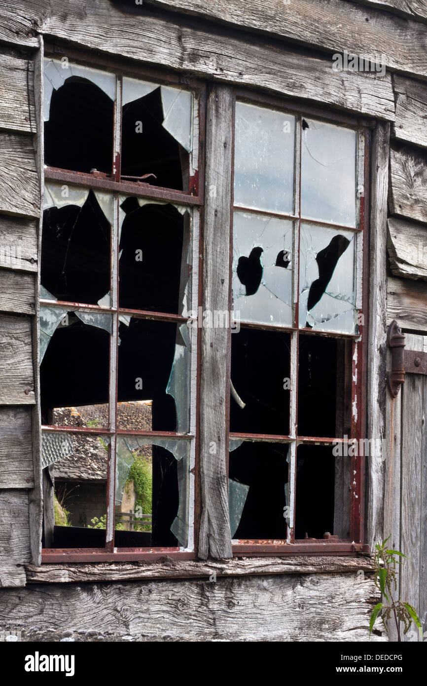 Broken smashed windows glass hi-res stock photography and images - Alamy