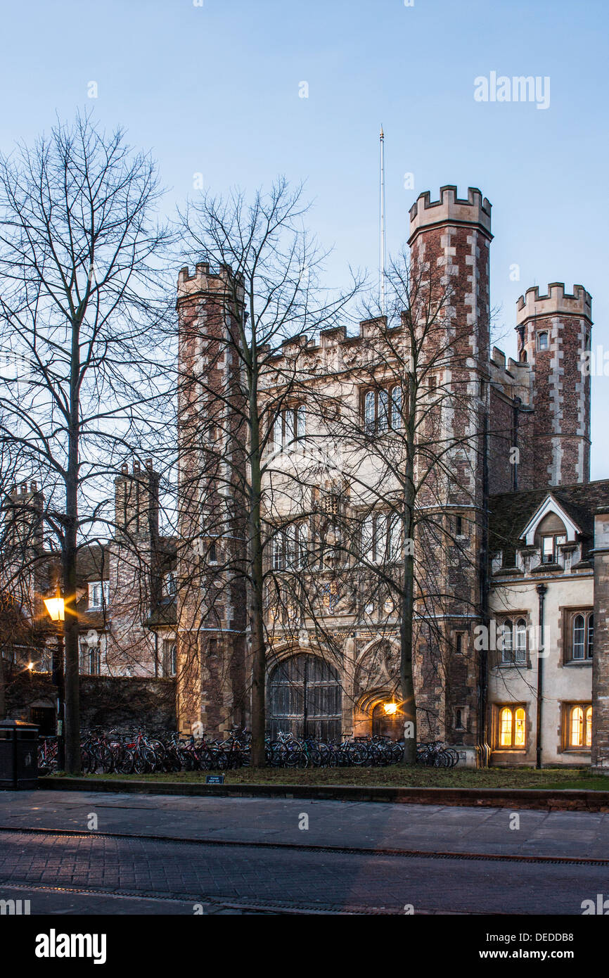 Cambridge trinity college great gate hi-res stock photography and ...