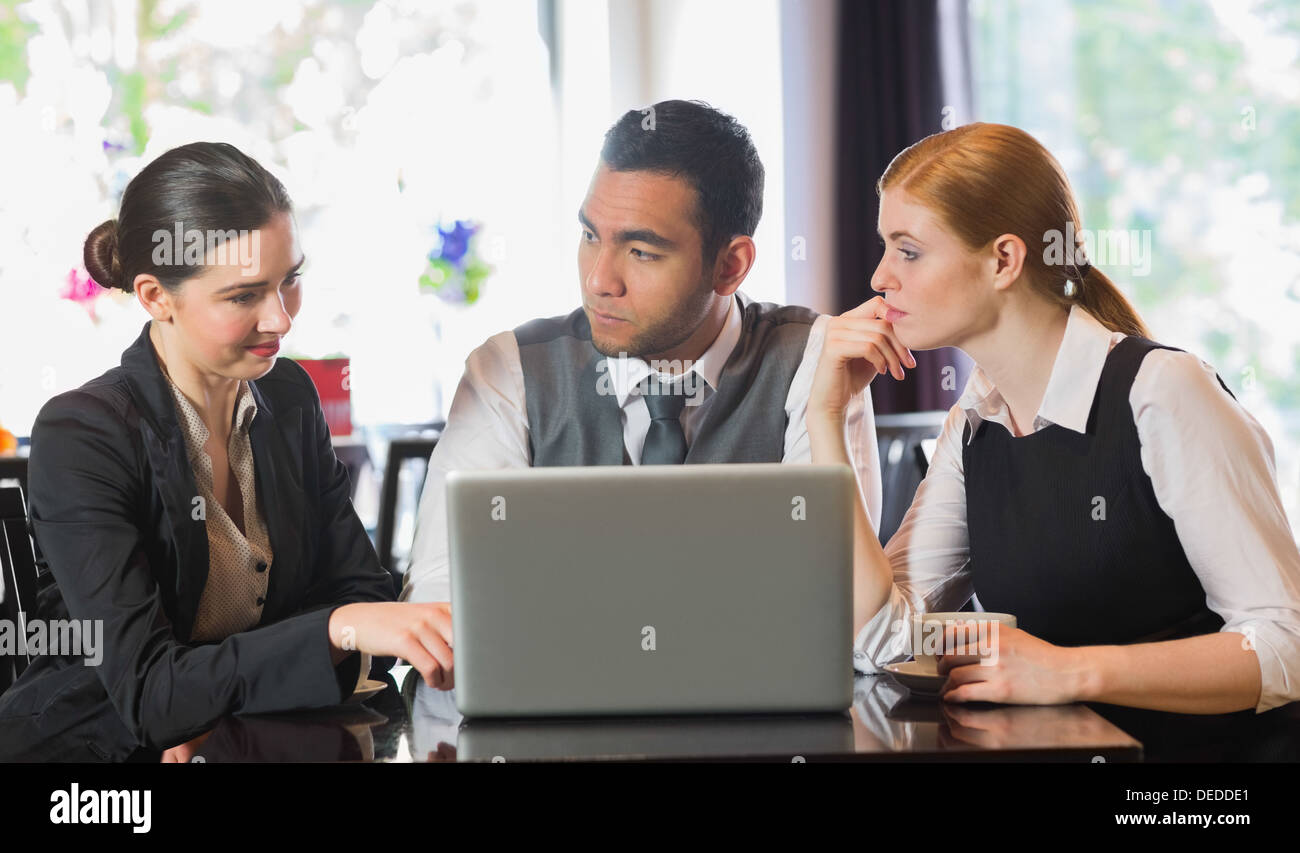Business people working laptop hi-res stock photography and images - Alamy