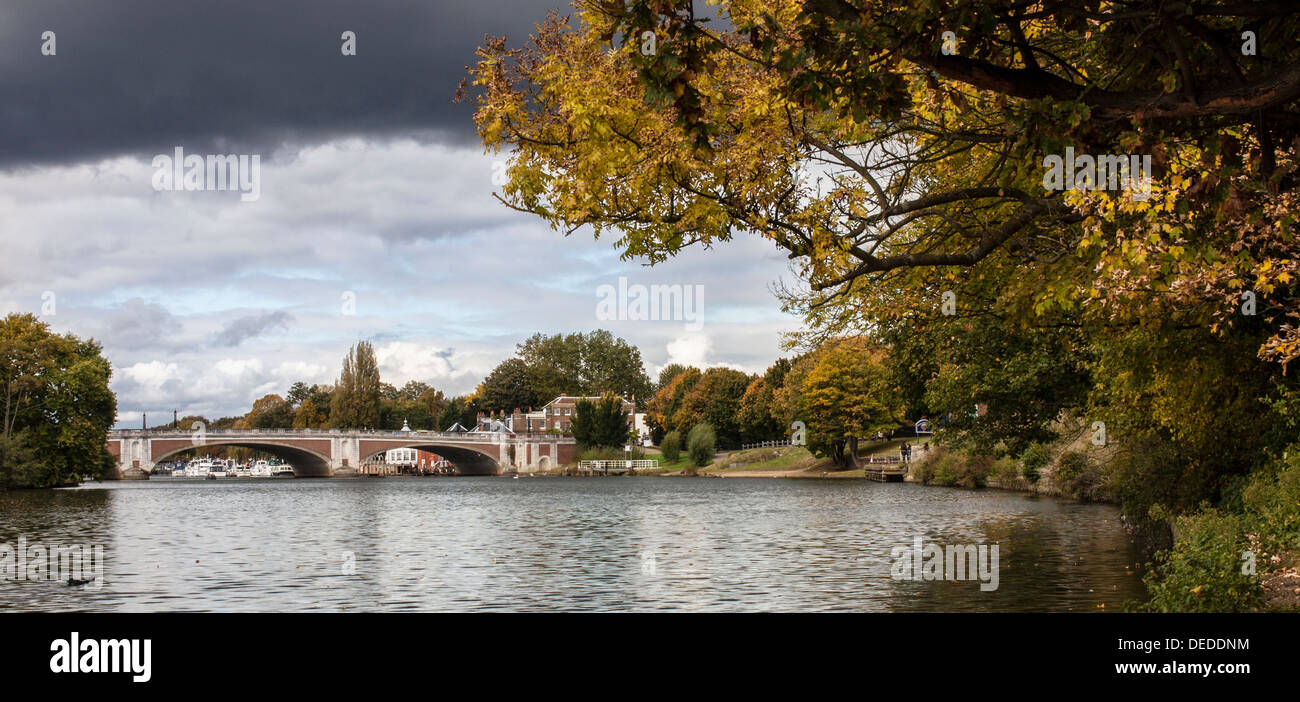 HAMPTON, LONDON SURREY, UK - OCTOBER 18, 2008: View along the River ...