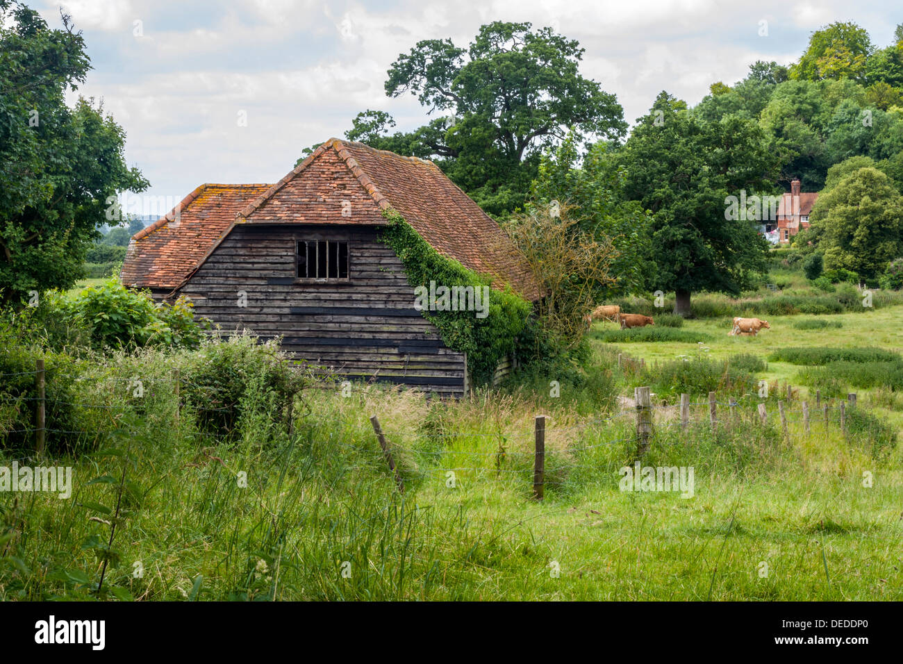 Old barn buckinghamshire hi-res stock photography and images - Alamy