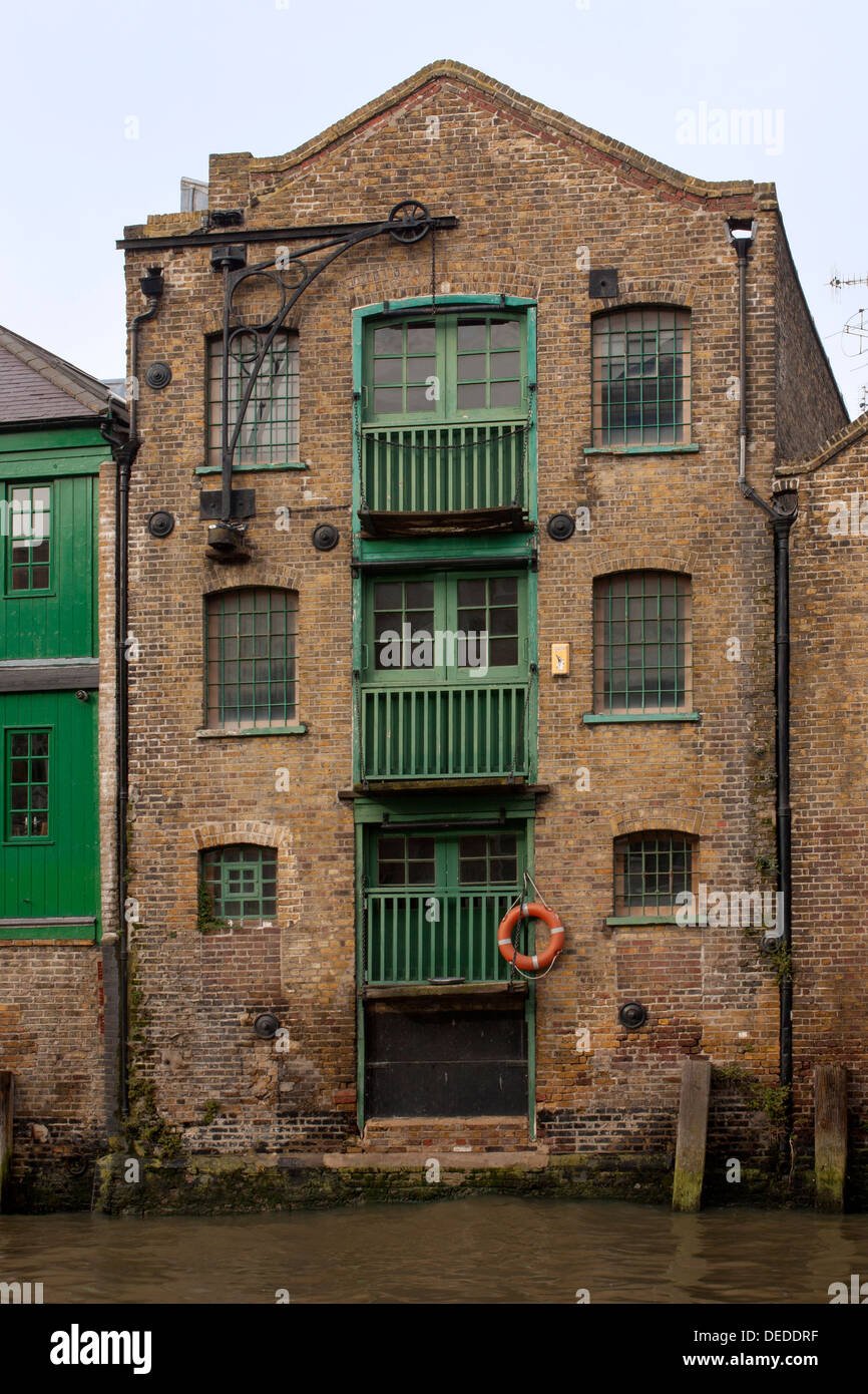LONDON, UK - JANUARY 24, 2009: Old Victorian Warehouse in Docklands Stock Photo - Alamy