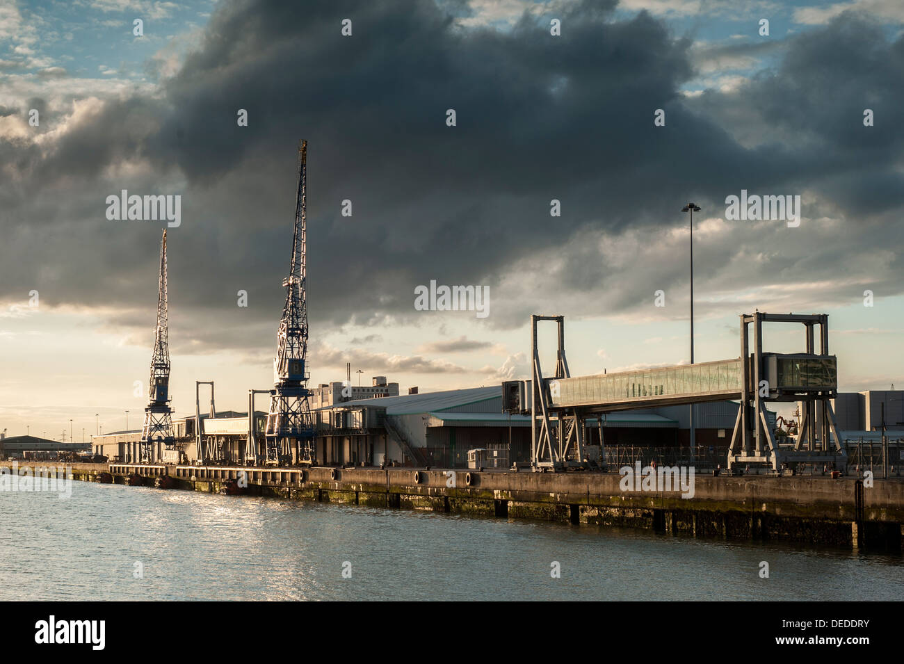 Southampton docks hi-res stock photography and images - Alamy