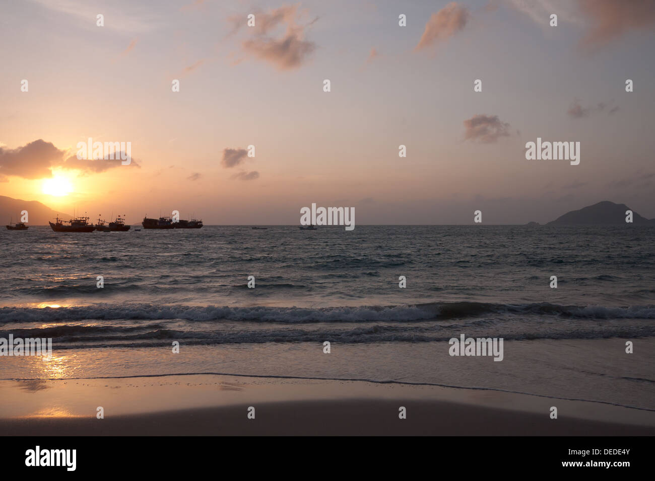 Awe-inspiring sunrise over the South China Sea and An Hai Beach on Con ...
