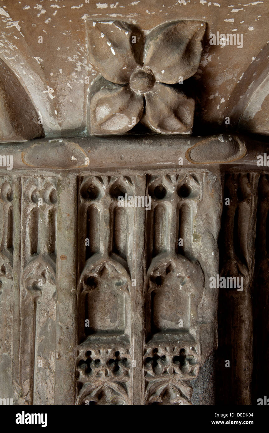 Church font carving detail hi-res stock photography and images - Alamy