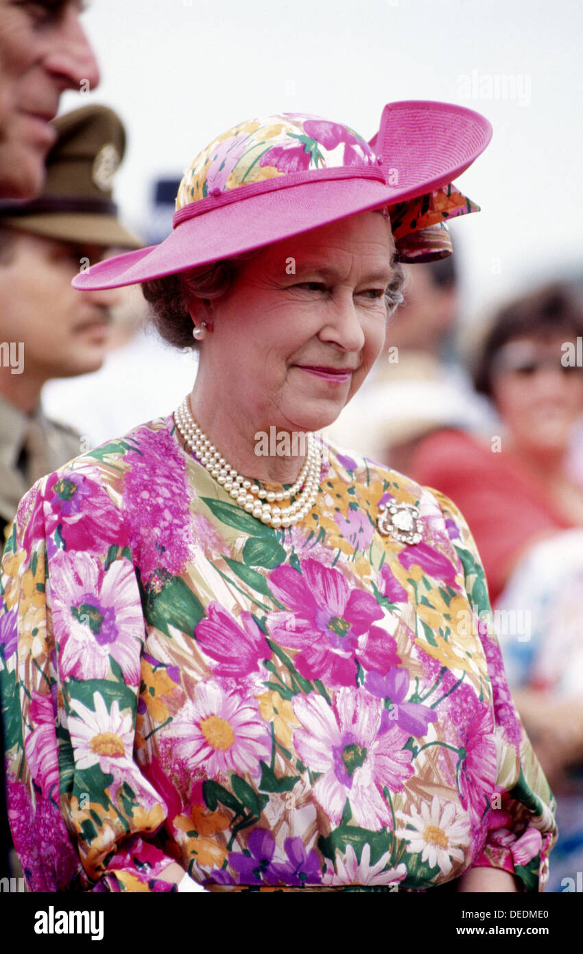 The queen elizabeth 1990 hi-res stock photography and images - Alamy