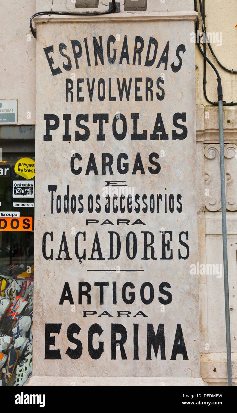 Gunshop hi-res stock photography and images - Alamy