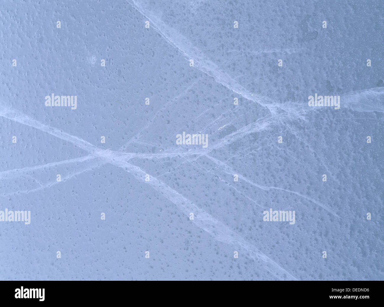 Cracks in surface hi-res stock photography and images - Alamy