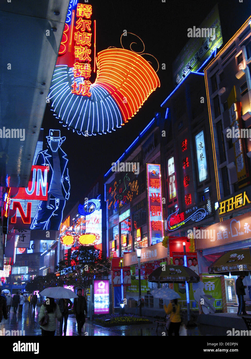 Neon lights chengdu hi-res stock photography and images - Alamy