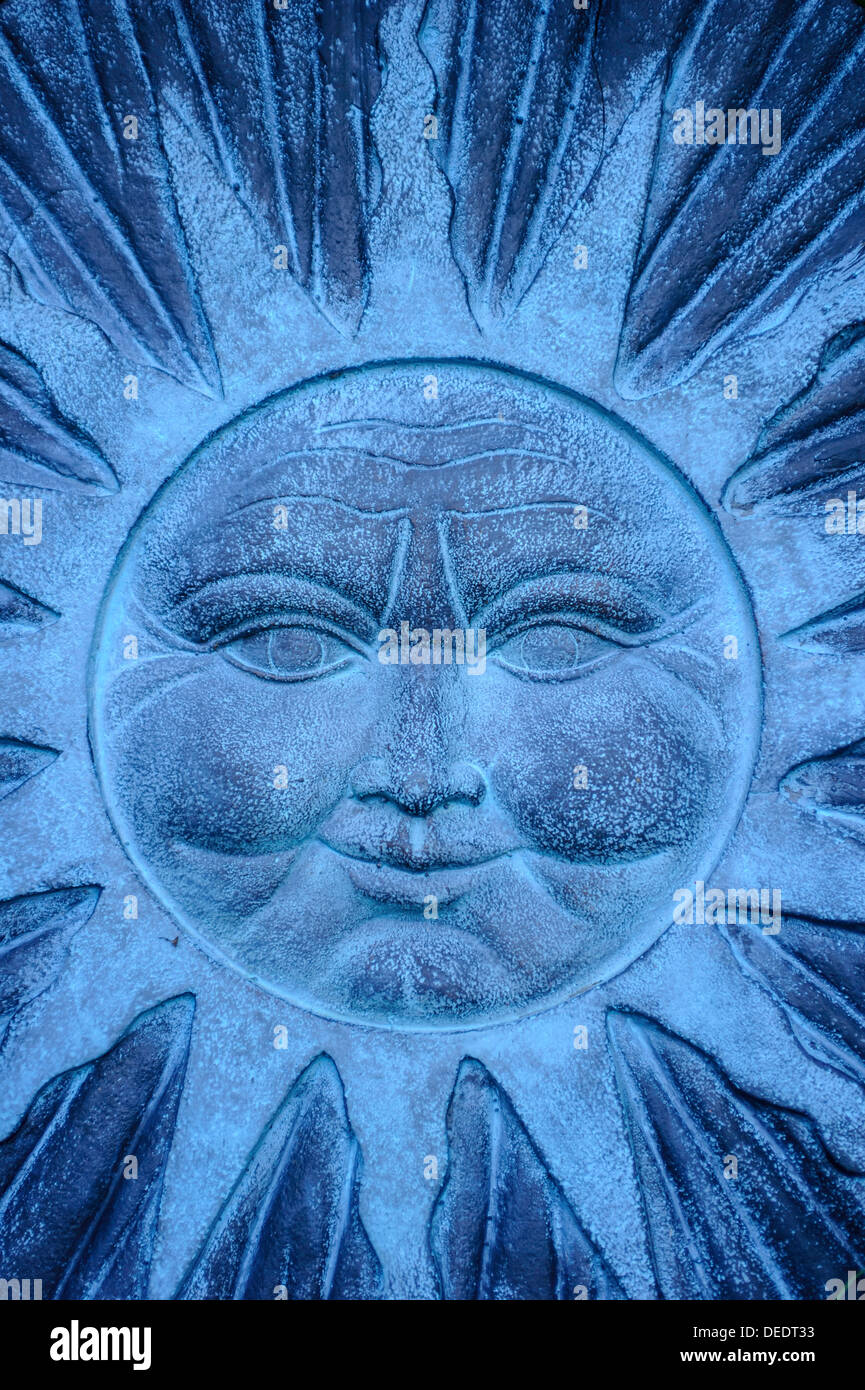 Ornamental sun dial hi-res stock photography and images - Alamy