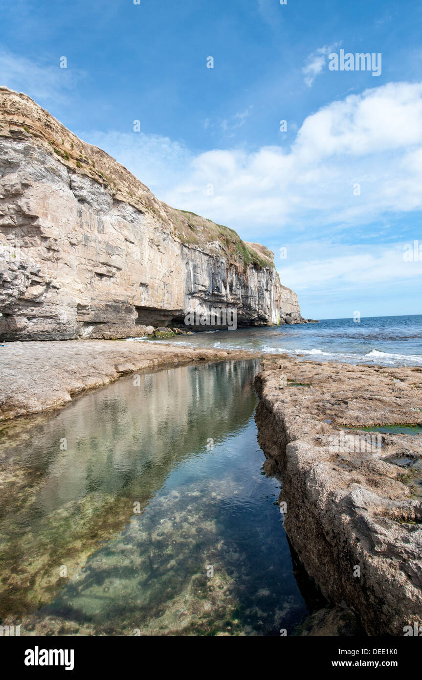 Dancing Ledge cliffs and tidal swimming pool Stock Photo - Alamy