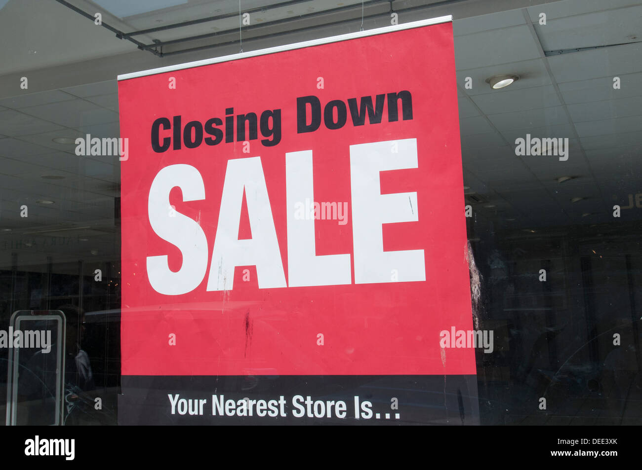 Empty shop hi-res stock photography and images - Alamy