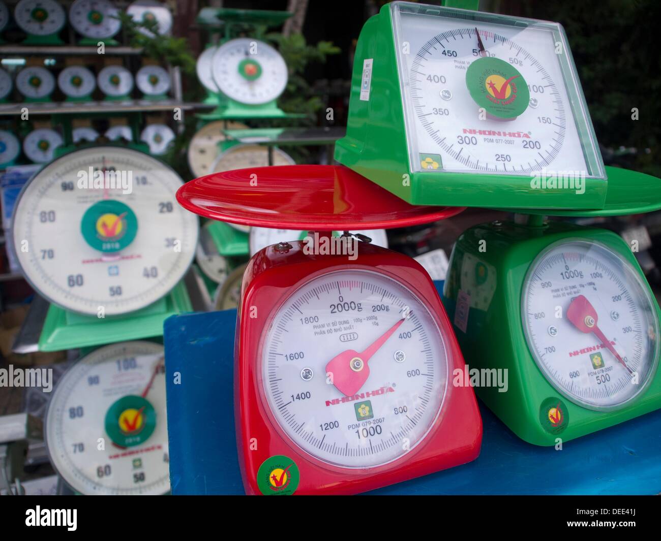Commercial scales hi-res stock photography and images - Alamy