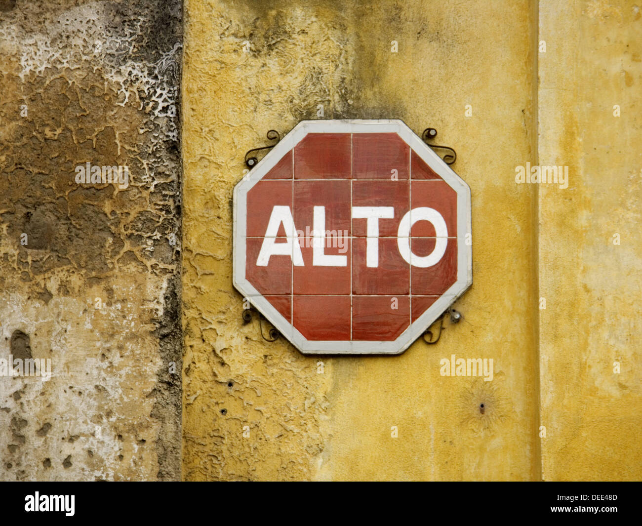 Alto spanish road sign hi-res stock photography and images - Alamy