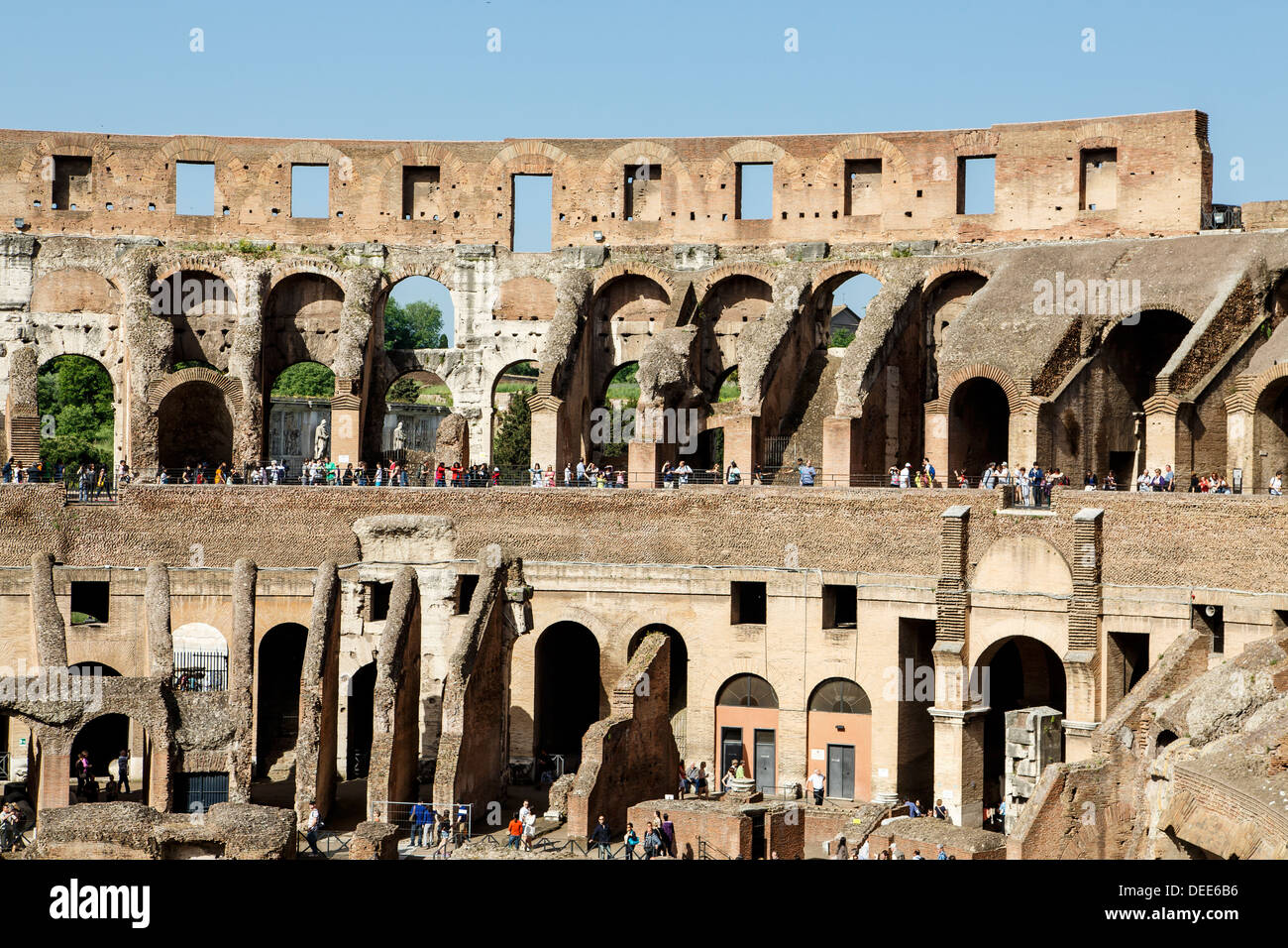 Broken walls hi-res stock photography and images - Alamy