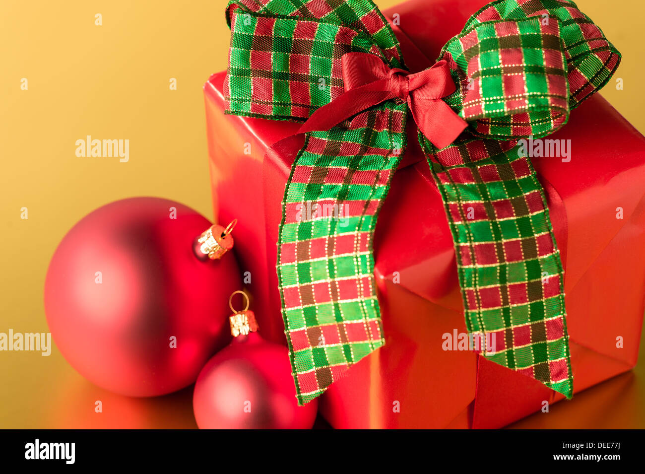Big red christmas ornament hi-res stock photography and images - Alamy