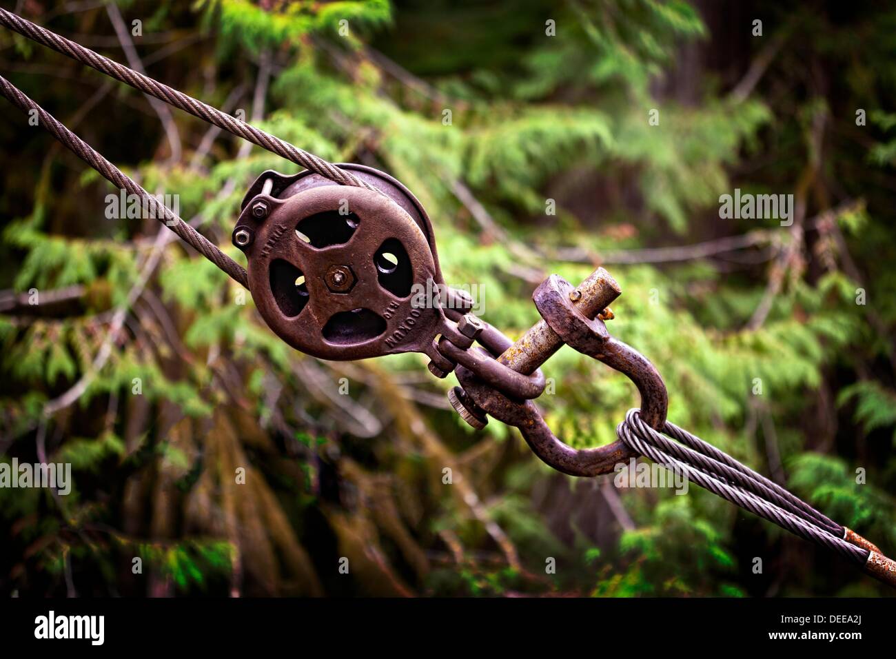Block and tackle lifting hi-res stock photography and images - Alamy