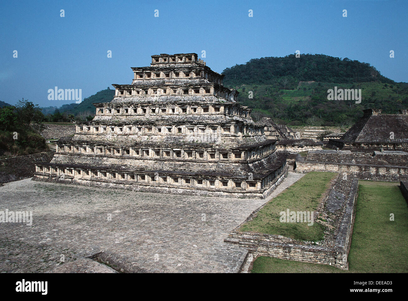 Pyramid niches el tajin veracruz hi-res stock photography and images ...