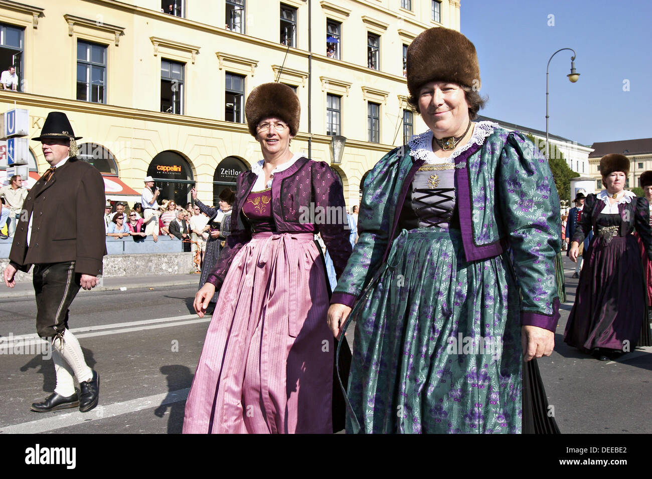 Grand procession hi-res stock photography and images - Alamy