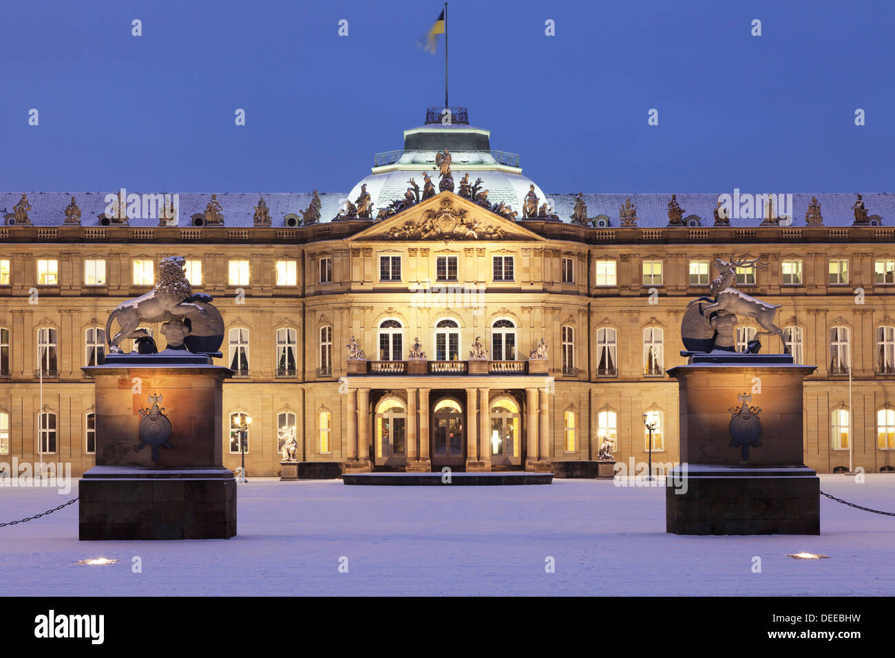 Neues Schloss castle at Schlossplatz square in winter, Stuttgart, Baden ...