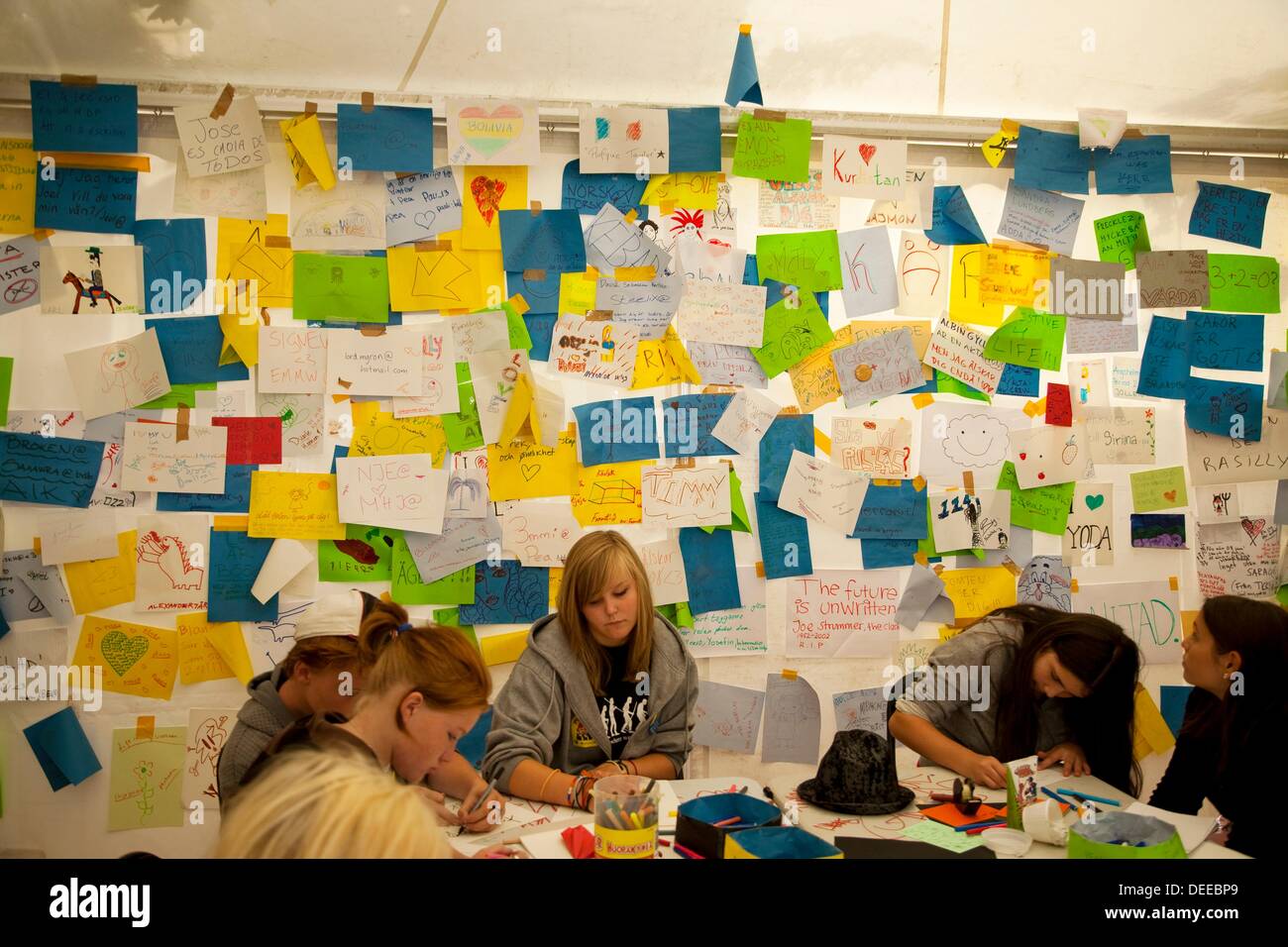 18 people hi-res stock photography and images - Alamy