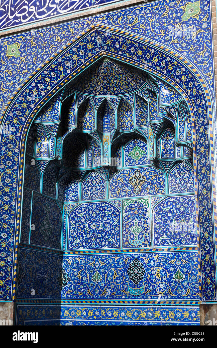 Tile mosaic mihrab hi-res stock photography and images - Alamy