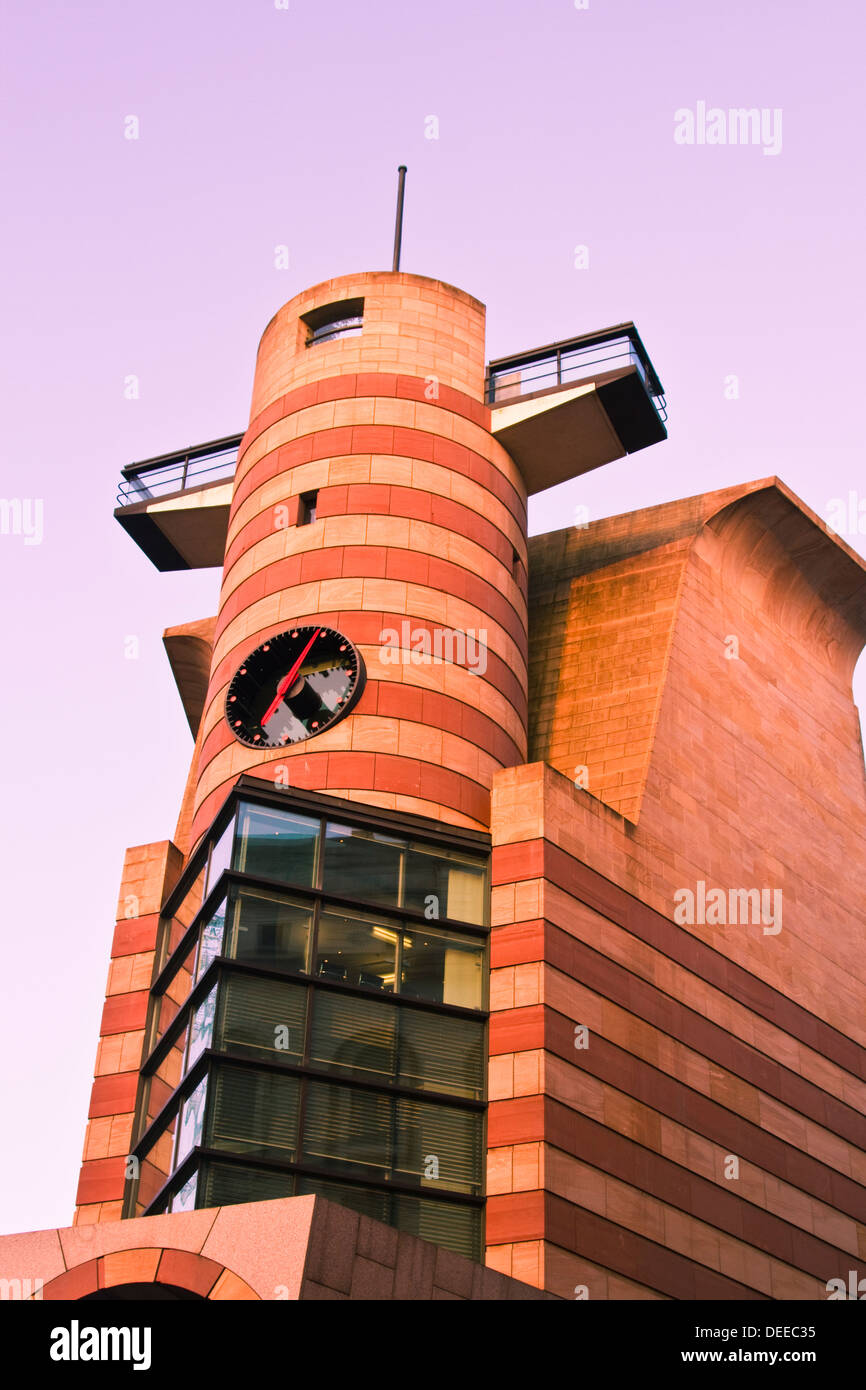 Ship like building structure of No.1 Poultry in the City of London ...