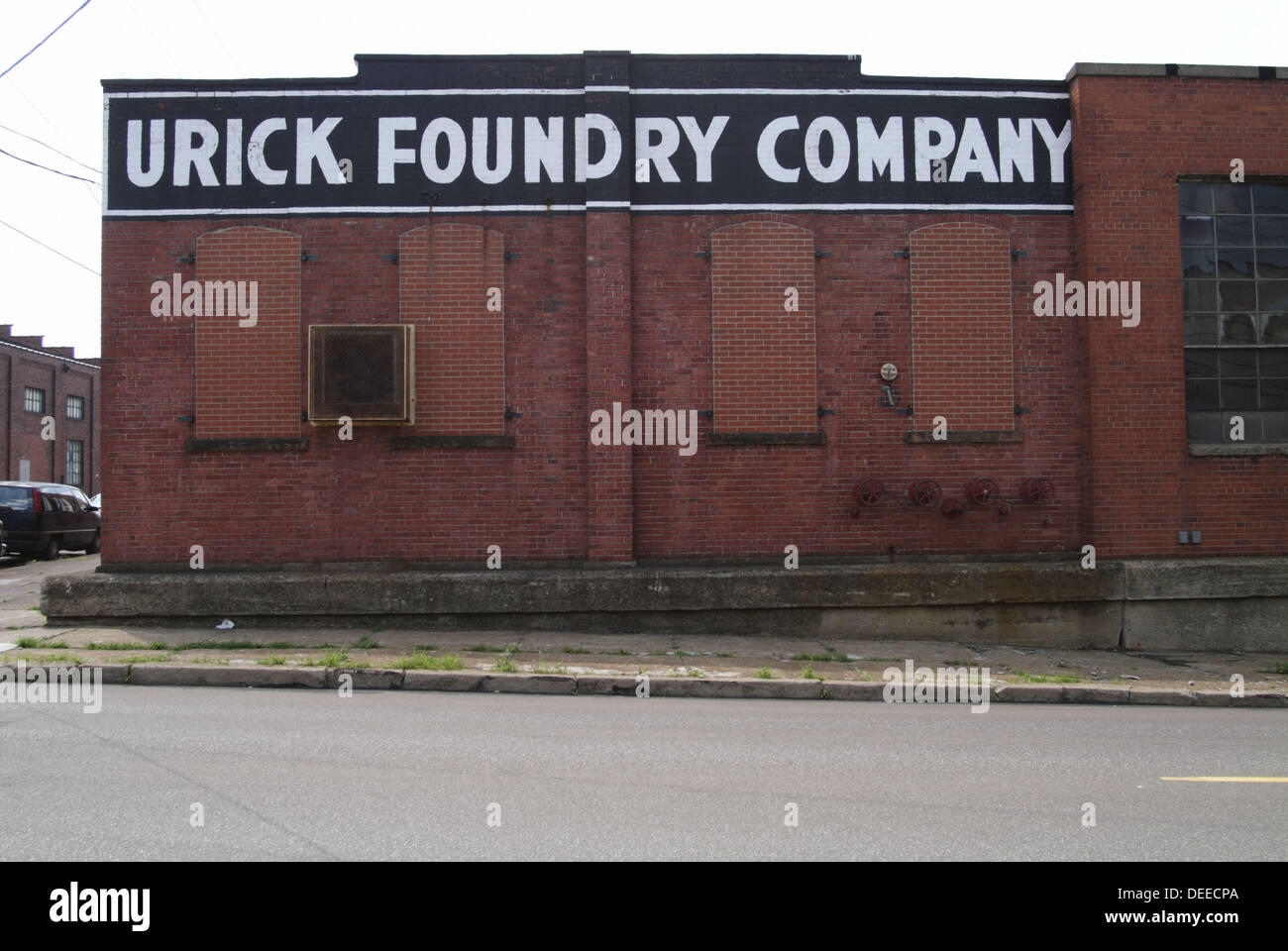 Boarded up factory hi-res stock photography and images - Alamy