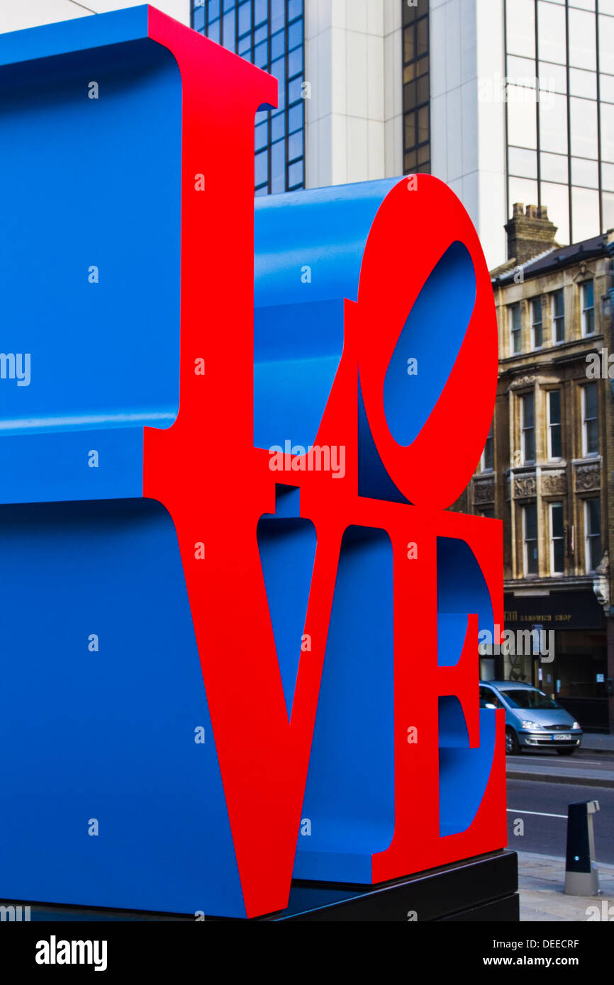 Love Sculpture Font