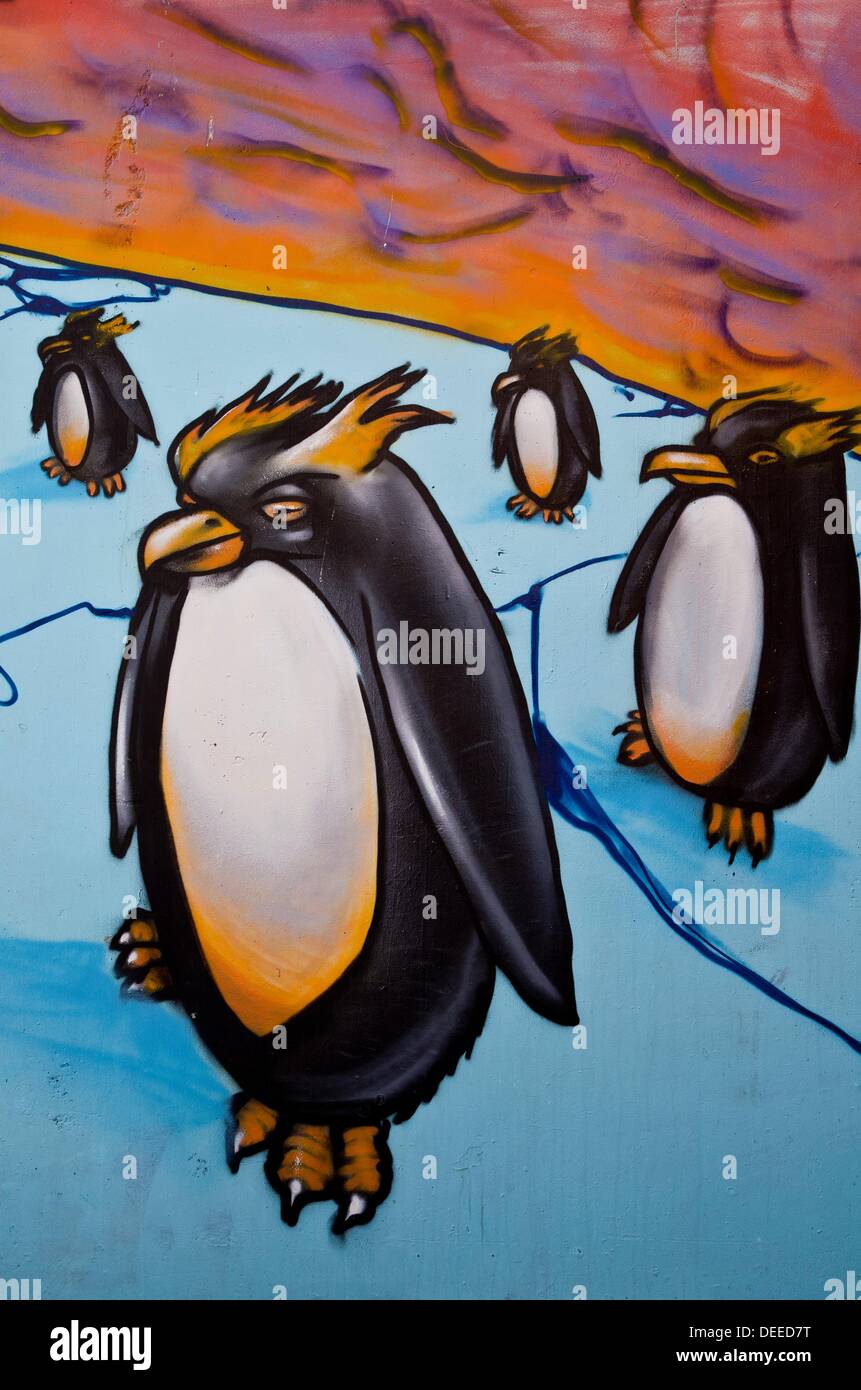 Penguin graffiti hi-res stock photography and images - Alamy