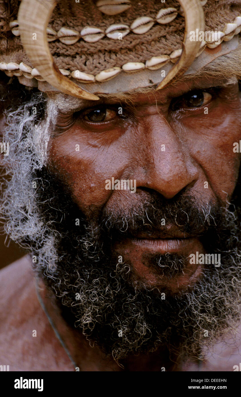 Aborigine male with beard hi-res stock photography and images - Alamy