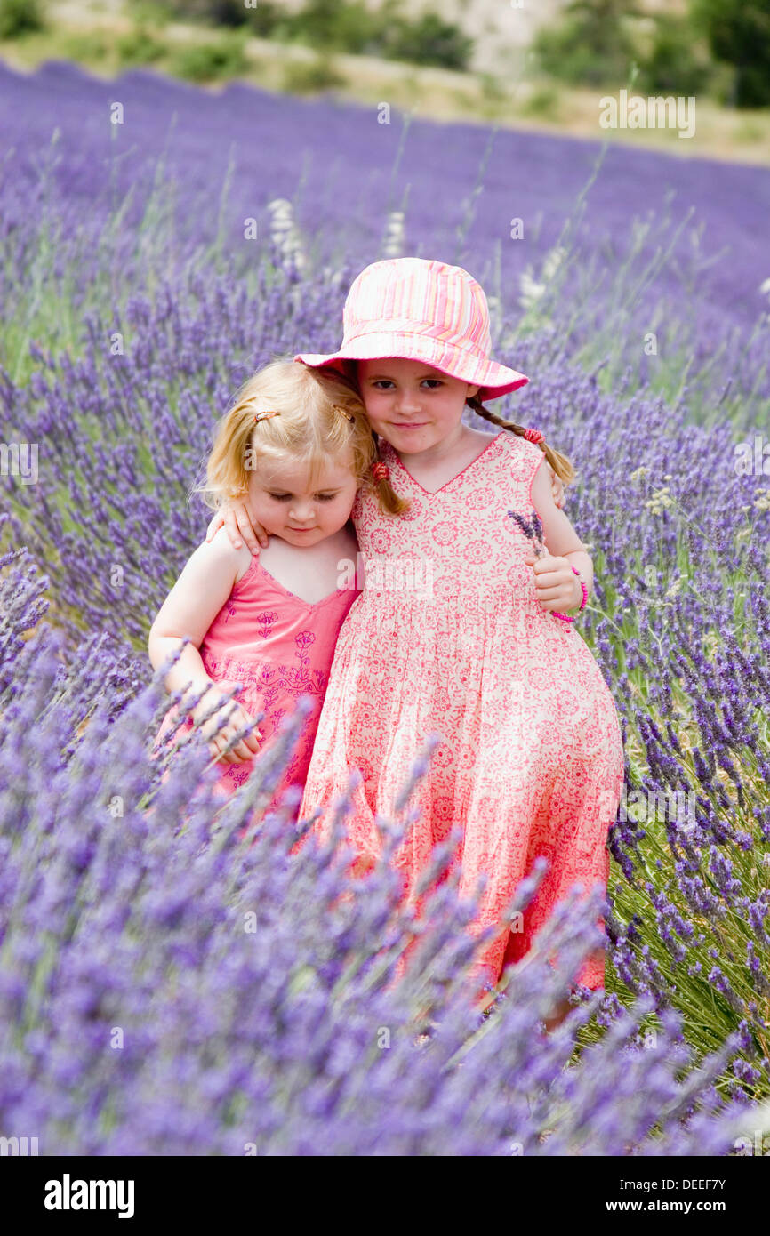 Full length sisters together pair hi-res stock photography and images ...